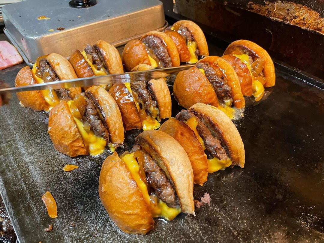 元祖#切ったやつ！日本一美味しいハンバーガーと噂の『BRISK STAND（ブリスクスタンド）』 | SUNSET SIDE KOBE（サンセットサイド神戸）